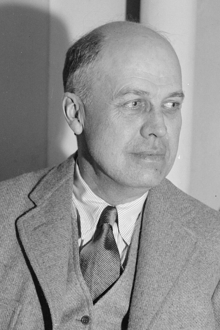 Edward Hopper Painter: Master of American Realism and Urban Solitude ...